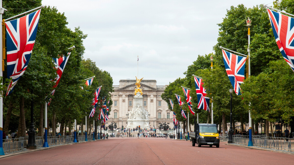 Trooping the Colour: What It Is & Where to See It in London | Evan ...